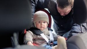 How To Stop Your Toddler Escaping From Car Seat - Dad Gold