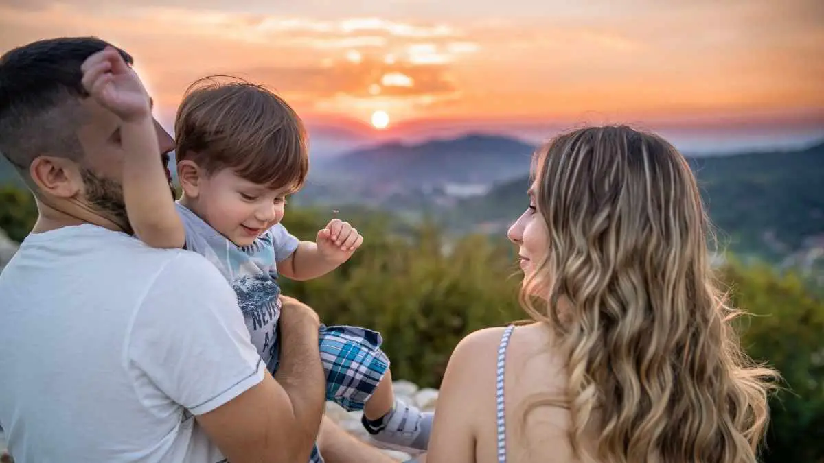 Overly Affectionate Toddler? Here Are 5 Tips - Dad Gold