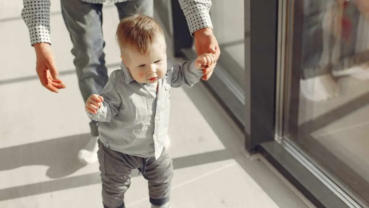 5 Ways To Encourage Your Baby To Walk - Dad Gold