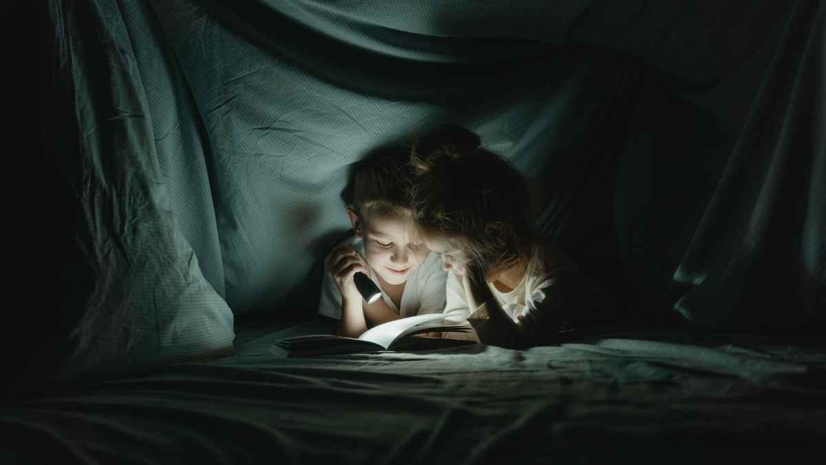 6 Fun Light And Dark Activities For Toddlers - Dad Gold